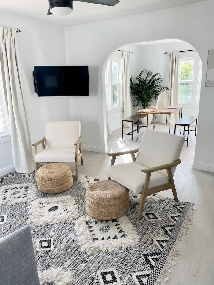 Coastal Inspired Apartment In Downtown Culver City - Inglewood, CA