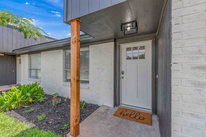 Modern Bryan 2br Stay Near Texas A&m W/ Backyard - Bryan, TX