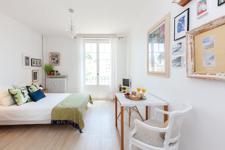 Beau Studio Au Grand Palais. - Juan-les-Pins