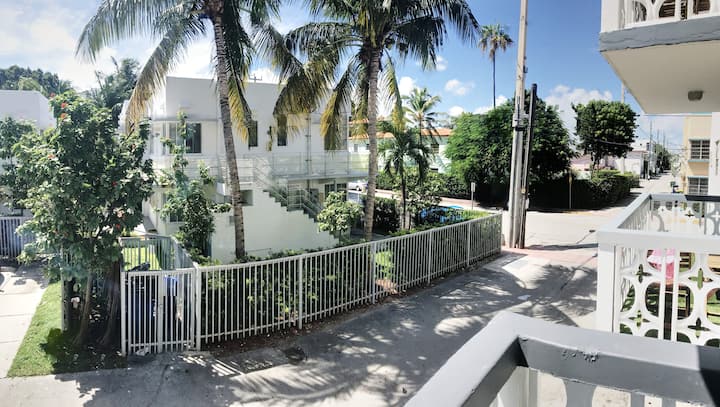 Superb Apt South Beach W/balcony & Private Parking - 사우스 비치