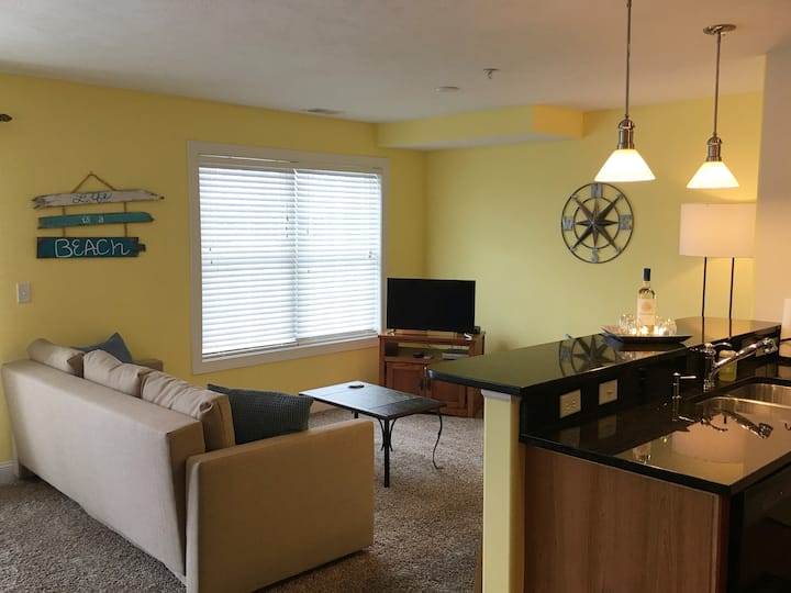 Tranquil Shores: Traverse City Condo Plus Bay View - Traverse City, MI