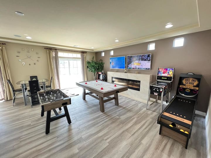 #80 Luxurious Tri-level 6br Pool Tbl Arcade Near S - 