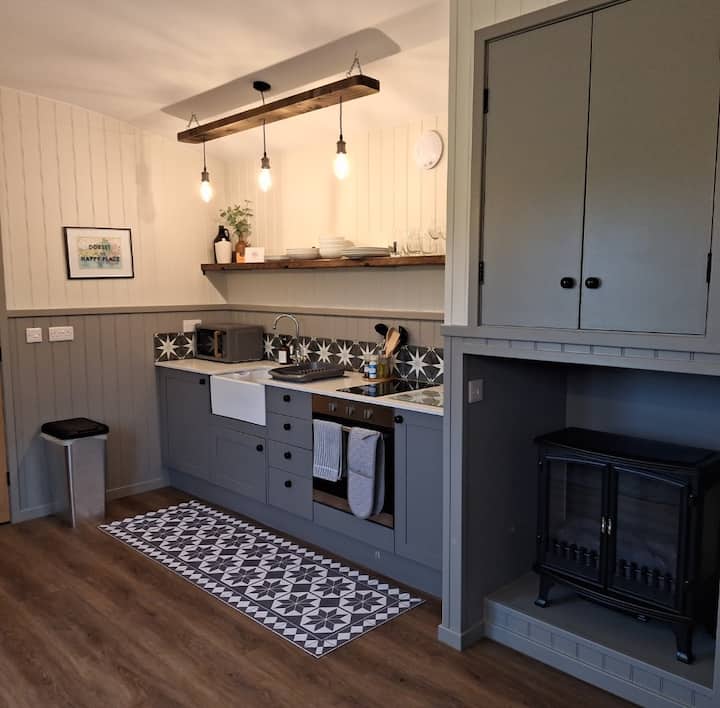“Lorton’ Shepherd Style Hut - Weymouth