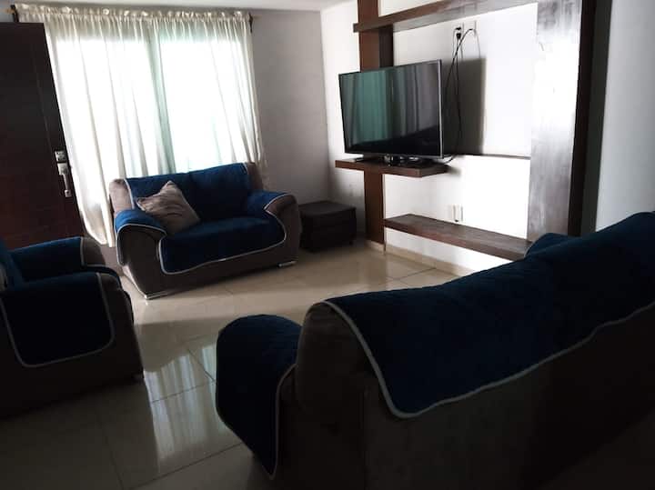 Casa Luciana. Cómoda Y Amplia. - Uruapan