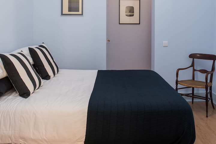 Pedro - A Room In The Center - Lisboa