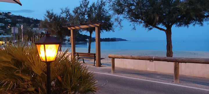 Appartement, St Clair, 300 M De La Plage, Vue Mer. - Le Lavandou