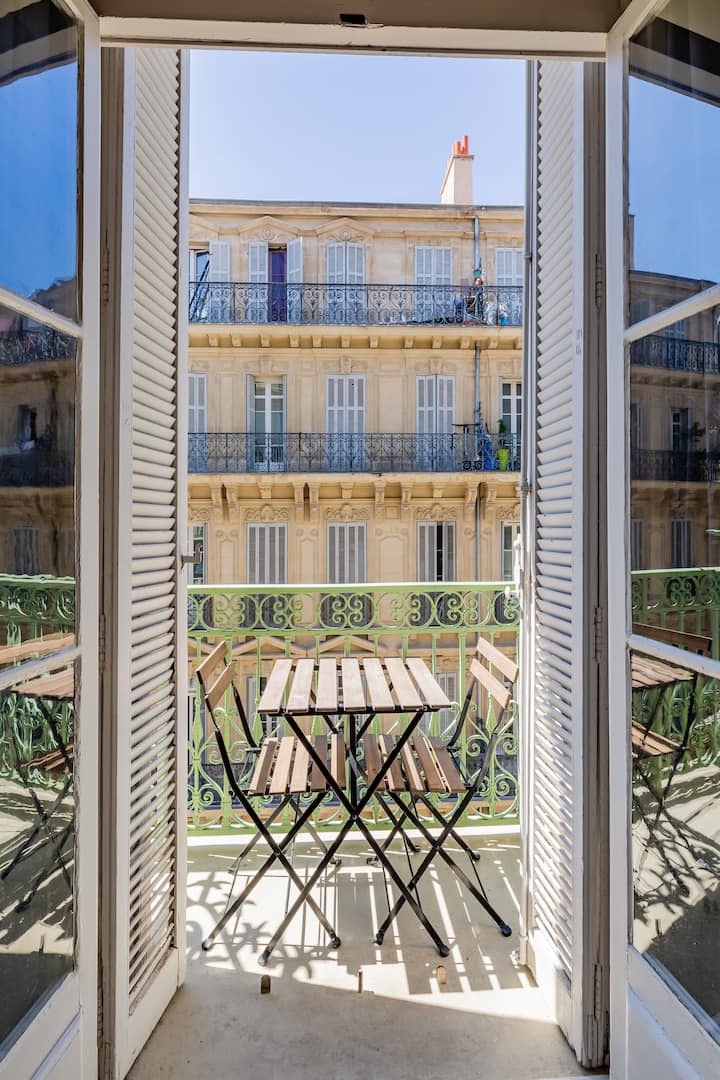 Un Haussemanien Revisité Avec Son Balcon - Gare de Marseille-Saint-Charles
