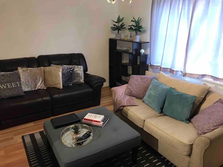 Hazel’s Place (With Jacuzzi Spa) - Romford