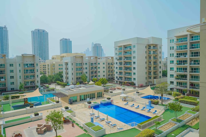 1 Bdr/ Best Pool View/modern/top Location/park/gym - Dubai