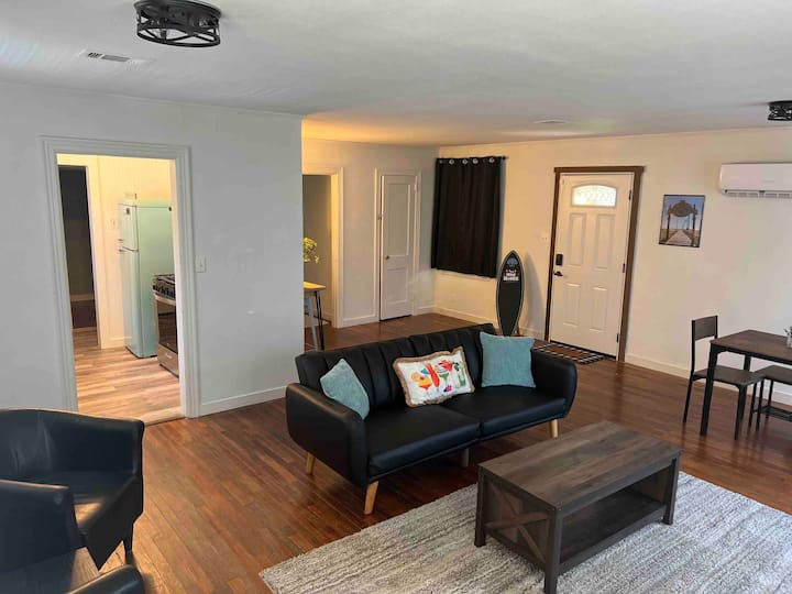 Cozy Cottage Near The Beach! - Biloxi, MS