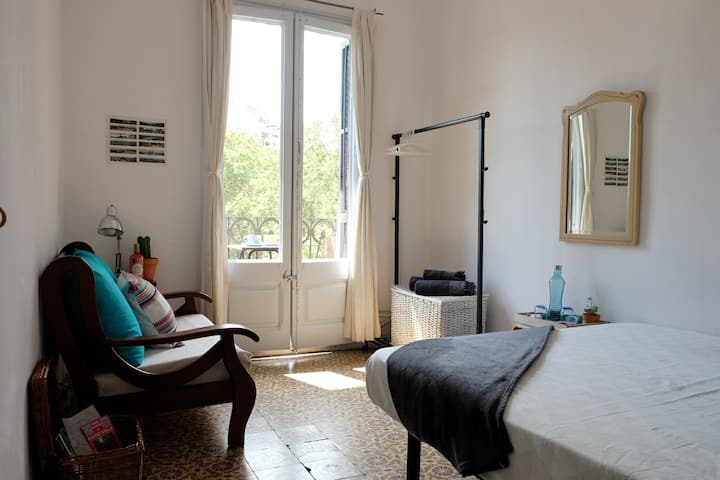 Double Sunny Room With Balcony In Sagrada Familia - Barcelone