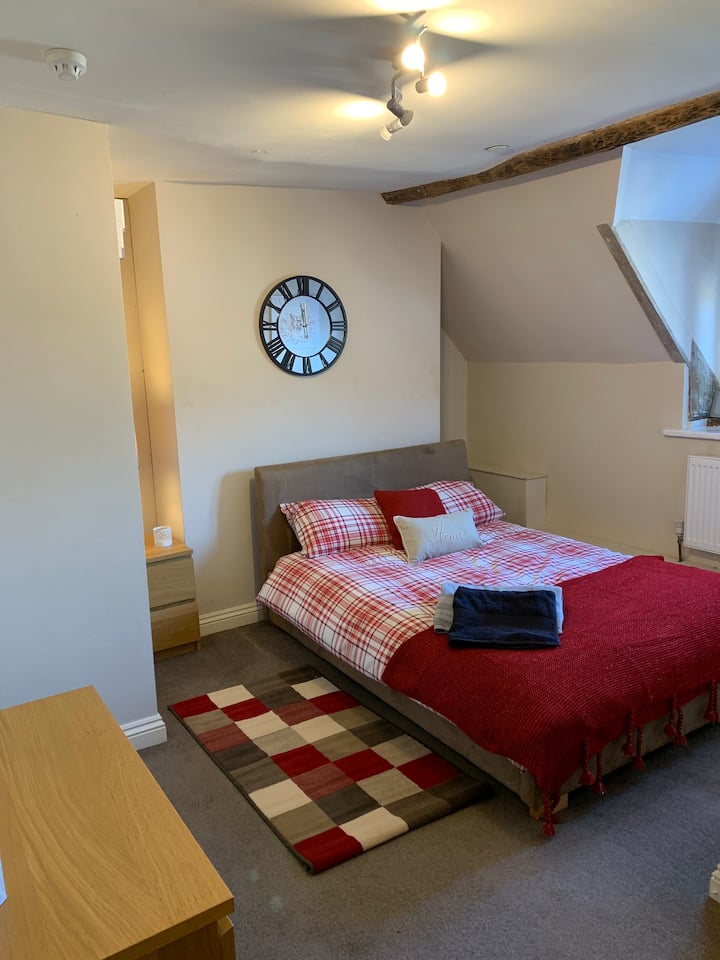 Studio Double With Own Bathroom Shared Kitchen - Bewdley