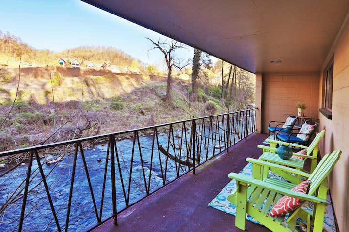*Riverfront* Pet Friendly Near Downtown Gatlinburg - Gatlinburg, TN