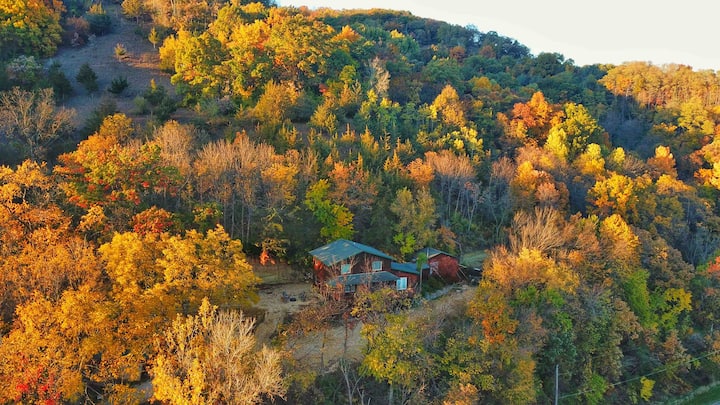 Drop Tine Ridge w/Hot Tub - Houses for Rent in Lansing, Iowa, United ...