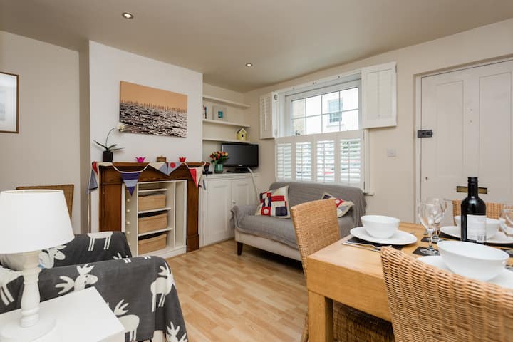 Charming Character Cottage In Central Cowes - Isle of Wight