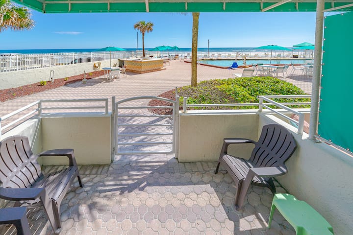 Direct Oceanfront And Poolside Cabana Condo ! - Daytona Beach, FL