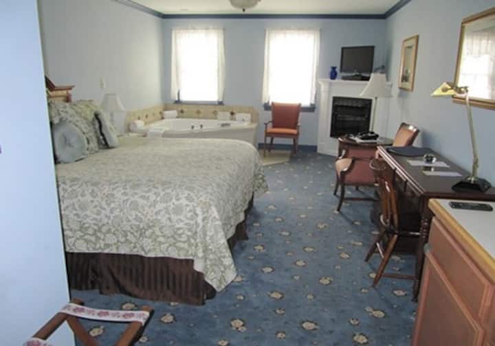 Shops, Restaurants, Museums, Parks.. All Here !! - Doylestown, PA