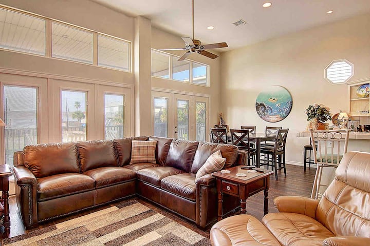 Heart Of Port A! Golf Cart Accessible, Pool, Beach - Port Aransas, TX