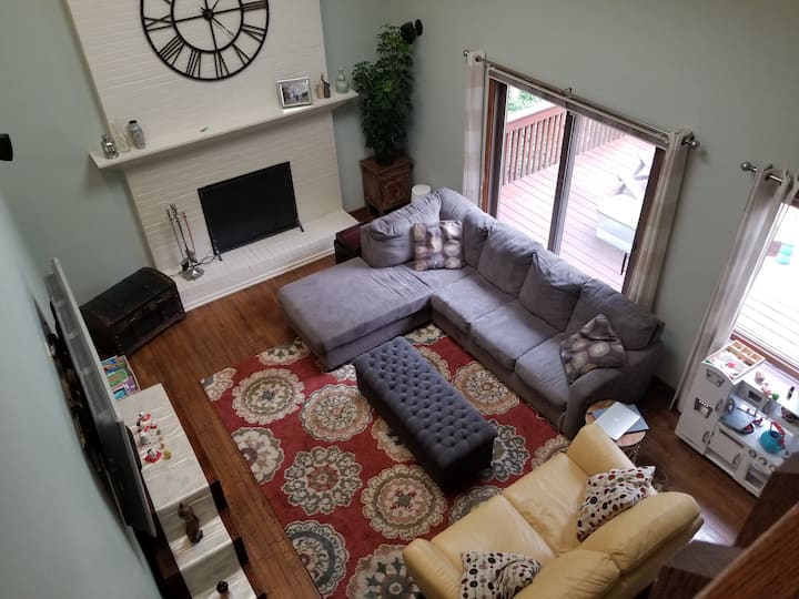 Welcoming & Spacious Family Home - Hueston Woods State Park, College Corner
