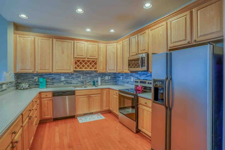 Spacious Beach Rental, Townhome! Lewes De - Lewes, DE