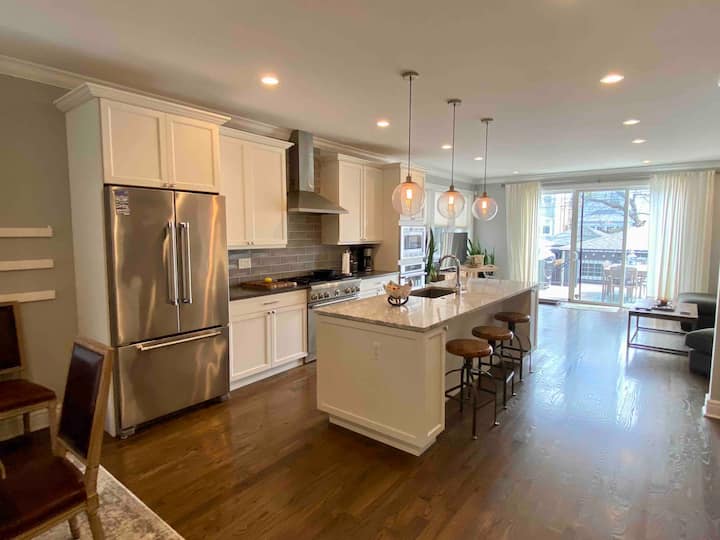 Single Family Home In Logan Square W/ 2 Car Garage - Chicago, IL