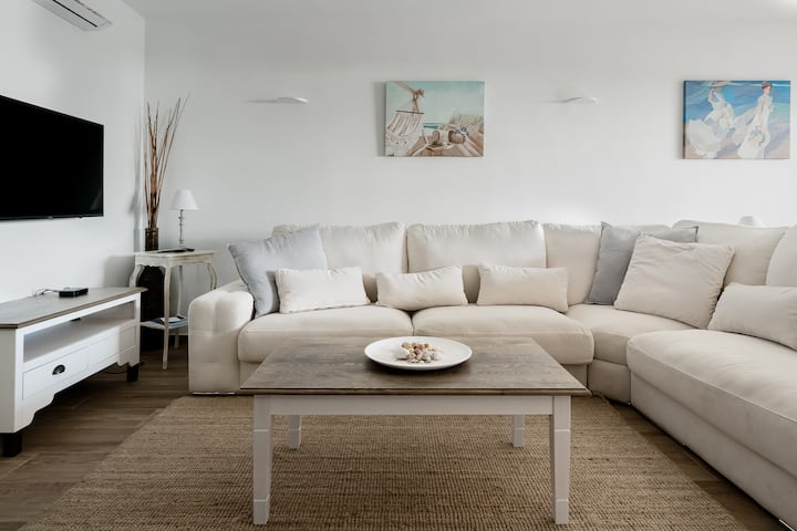 Stroll To The Beach From A Chic Condo - Marbella