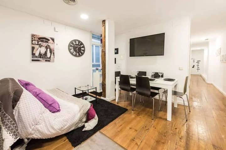 Room  For 5 People In Puerta Del Sol - Madrid
