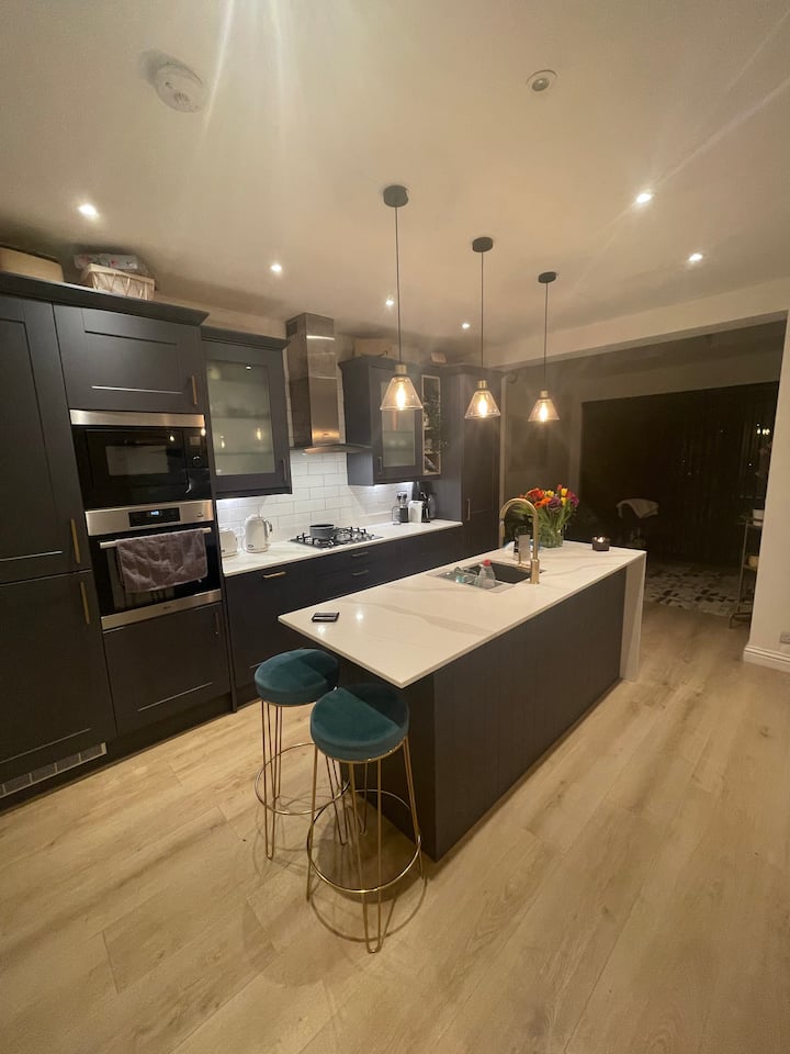 Lovely 2/3 Bed Wimbledon Garden 
Apartment - Kingston upon Thames