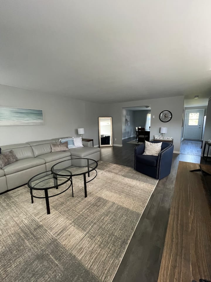 Beautiful 3 Bedroom Duplex - Truro