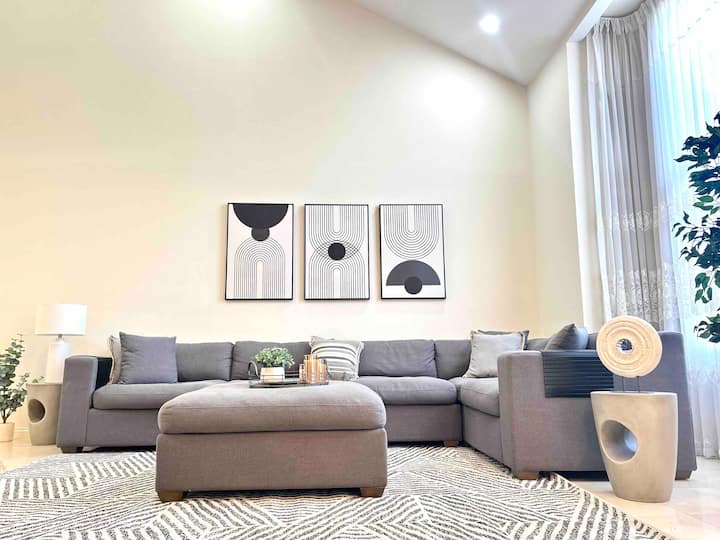 Balboa 4br/3ba Retreat - Los Angeles, CA