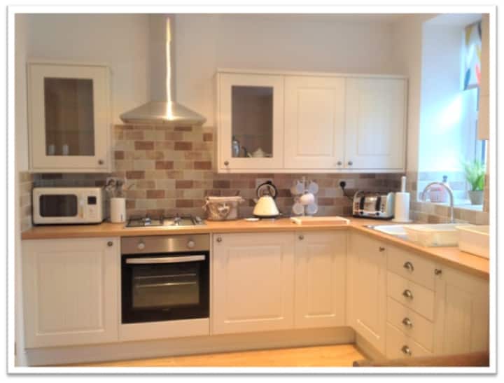 Charming Cottage Close To Both Shores - Llandudno
