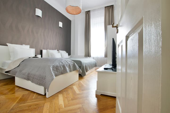Premium Apartment By Hi5-vaci Str. 3 Bedroom (218) - Budapest
