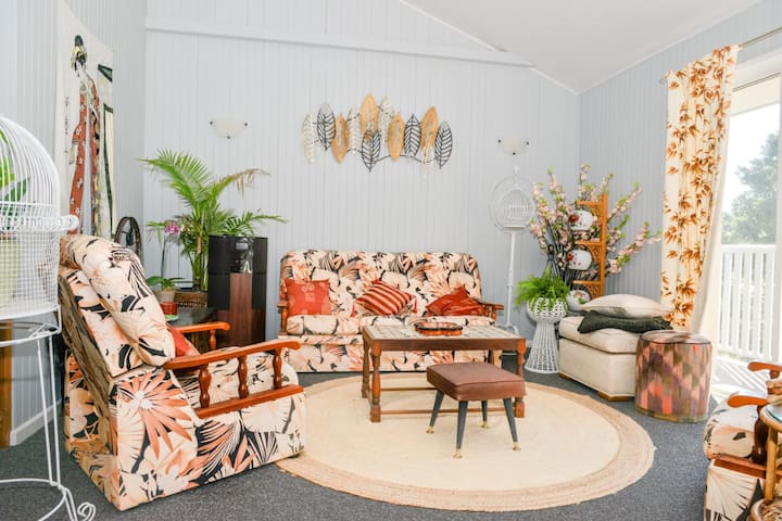 The Land Of Lost Treasure - Award Winning Home - Queensland
