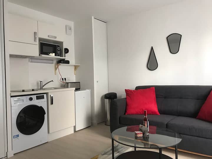 Grand Studio Meuble Neuf Pour 1 Ou 2 Personnes - Cesson-Sévigné