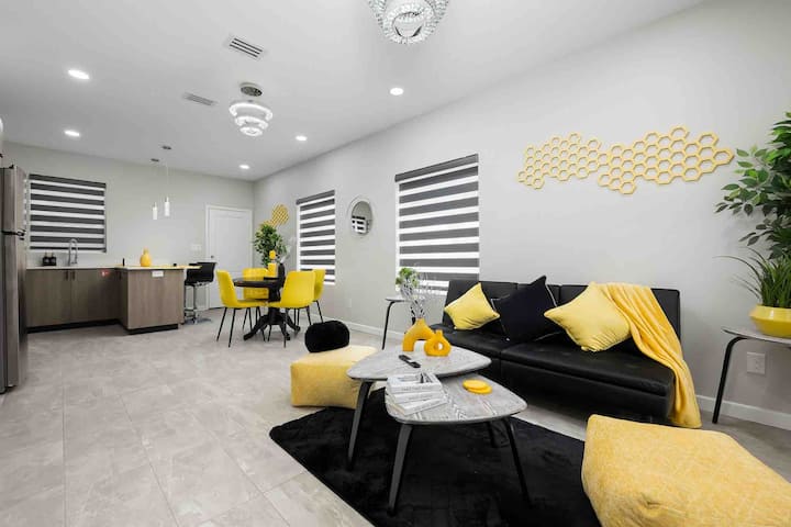 Pharr Chic: Fresh & Stylish Getaway For Families - Pharr, TX