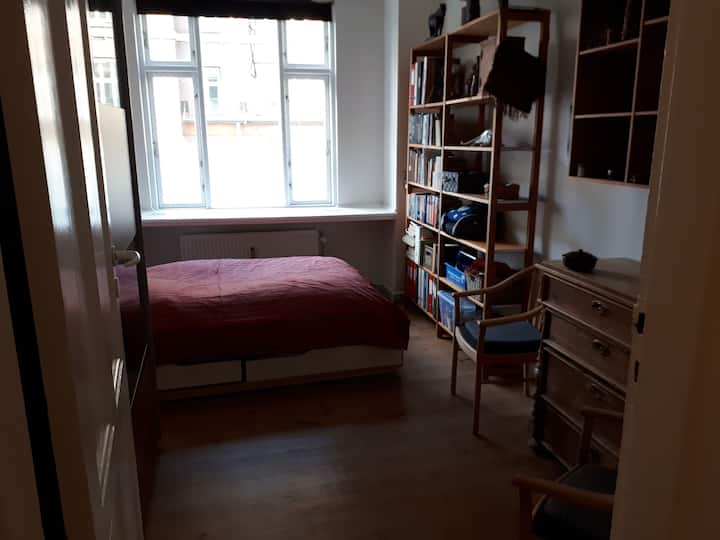 Light Room In Private Apartment - Copenhaguen