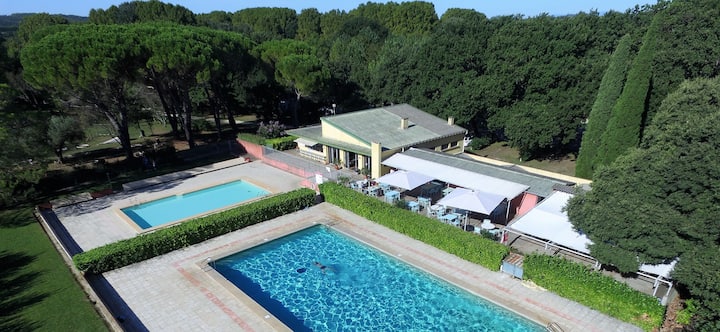 Mazet Typique Dans Un Centre De Vacances - Uzès