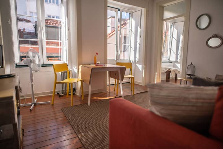 Bica Yellow Tram Flat - Lisboa