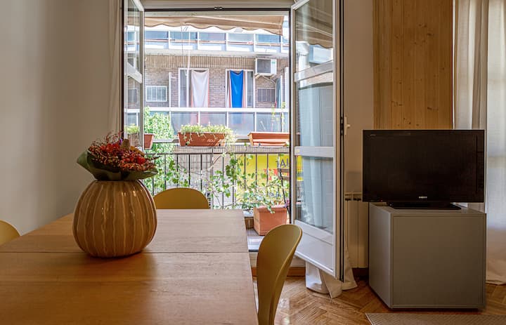 Cute 1 Bed Flat W Balcony, 2 Min To Metro - Chamartín