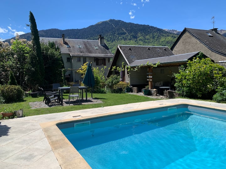 Joli Chalet Avec Piscine Et Vue Sur Les Pyrénées - Les