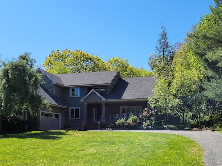 Secluded Spacious Ny Getaway W Heated Pool - Monroe, NY