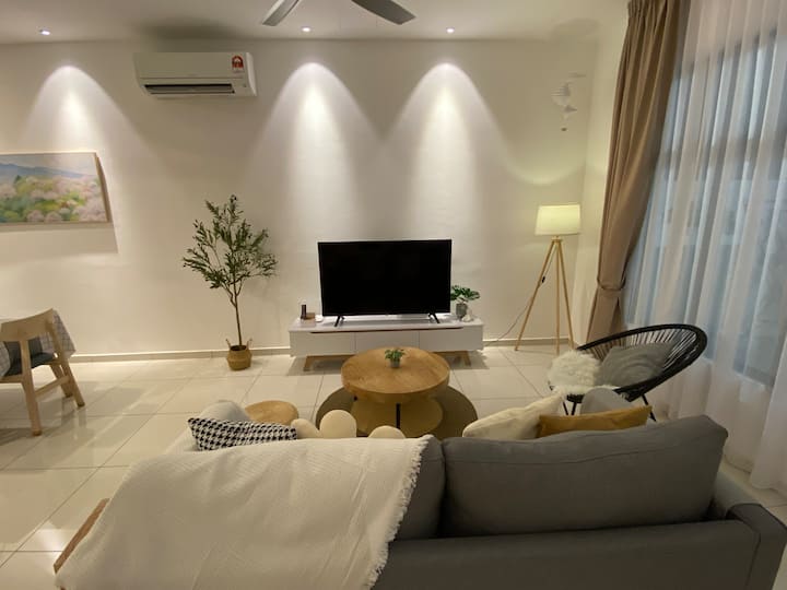 ＊Cozy Retreat @ M.austin＊landed House Jb/aeon/ikea - Johor Bahru