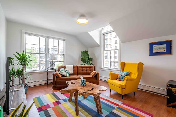 Bright, Fun, Funky Flat In Middle Of Hrm! - 哈利法克斯