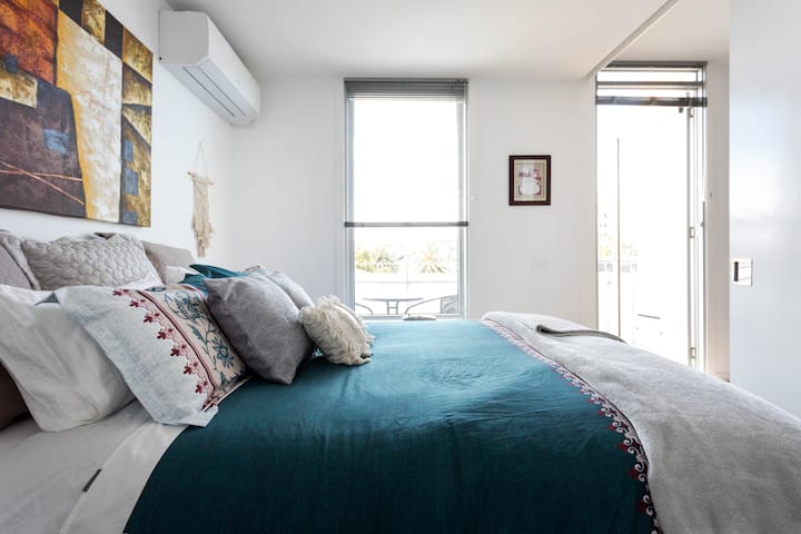 Top Floor 1 Br Apartment With Free Wifi & Parking - 墨爾本