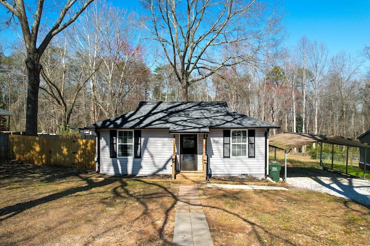 Cozy Cottage In Greer. Pet Friendly Fenced In Yard - Greer, SC