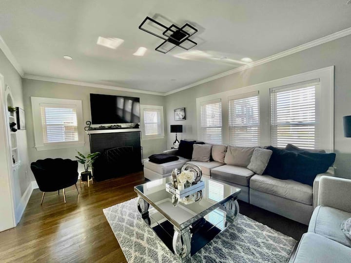 Leisure | Business| Getaway| Downtown Brockton - Brockton, MA