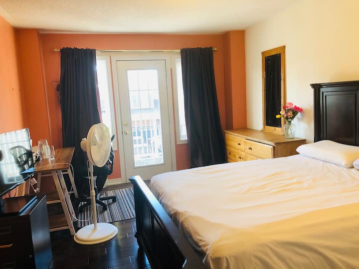 Cr1-spacious Room #1 With Balcony - No Parking - Ajax