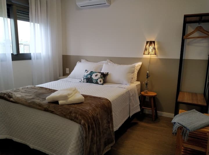 Aconchegante, Ensolarado, Arejado E Bela Vista! - 