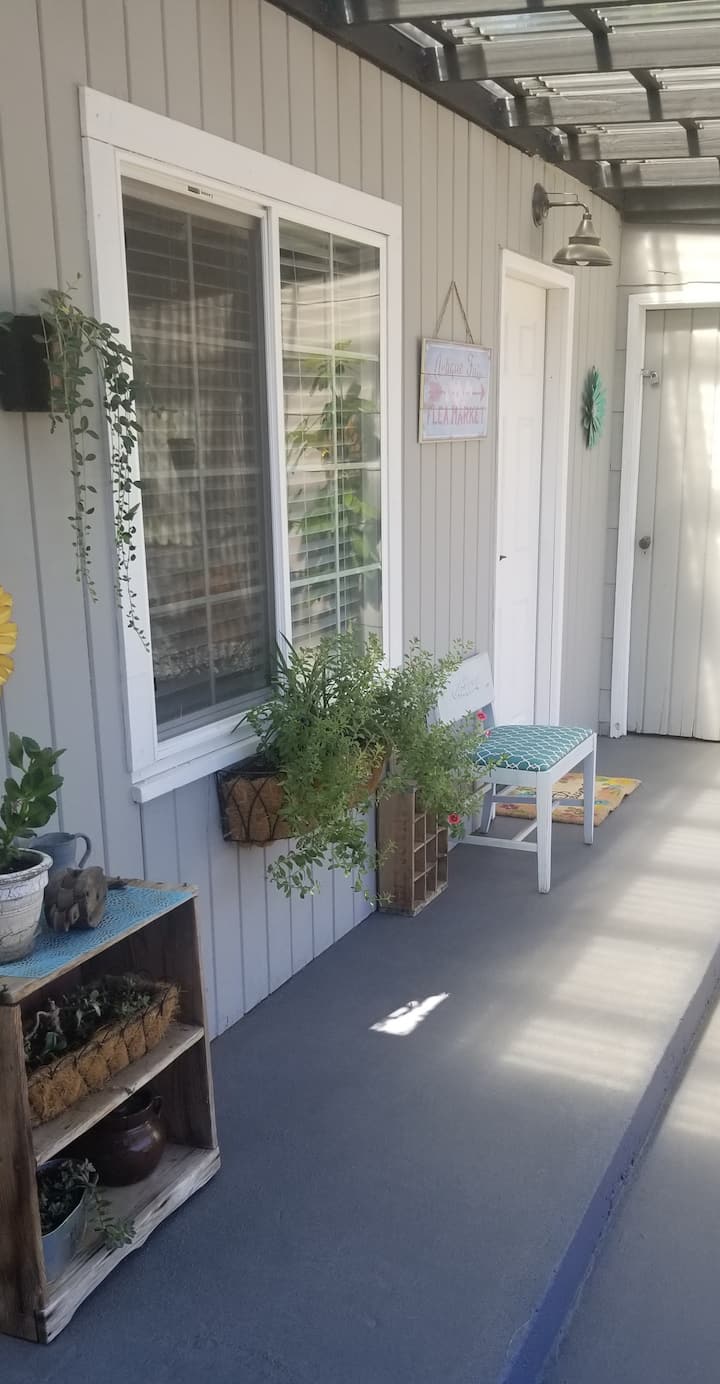 Peaceful Bungalow - Red Bluff, CA