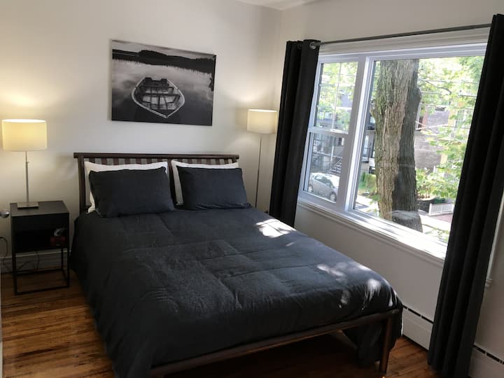 Your Cozy Place Only A 5 Minute-walk To Subway. - Montreal